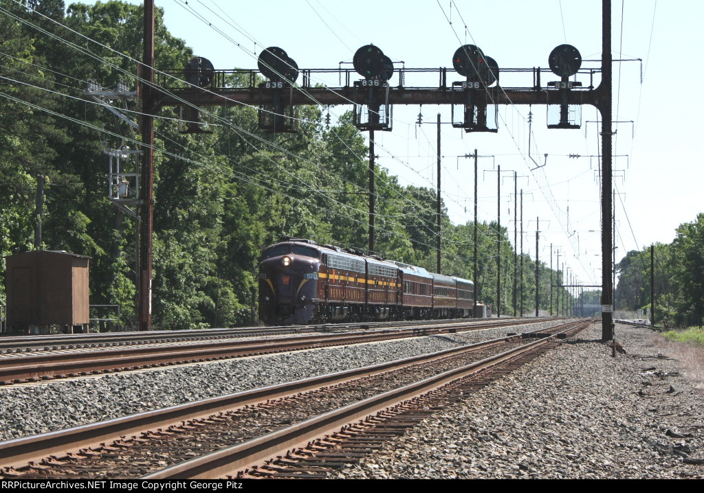 PRR 5711 and 5809 at the 836 signals
